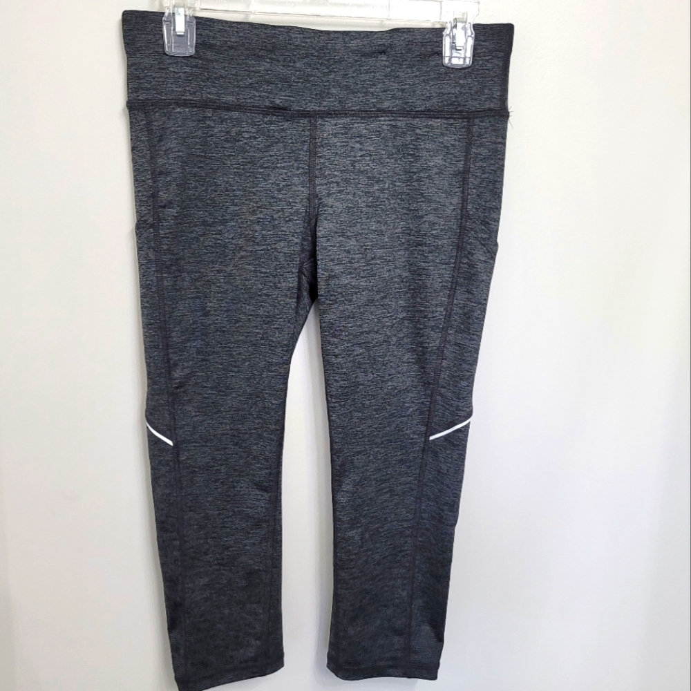 Xersion Heathered Gray Mid Rise Train Capri Size M - Gem